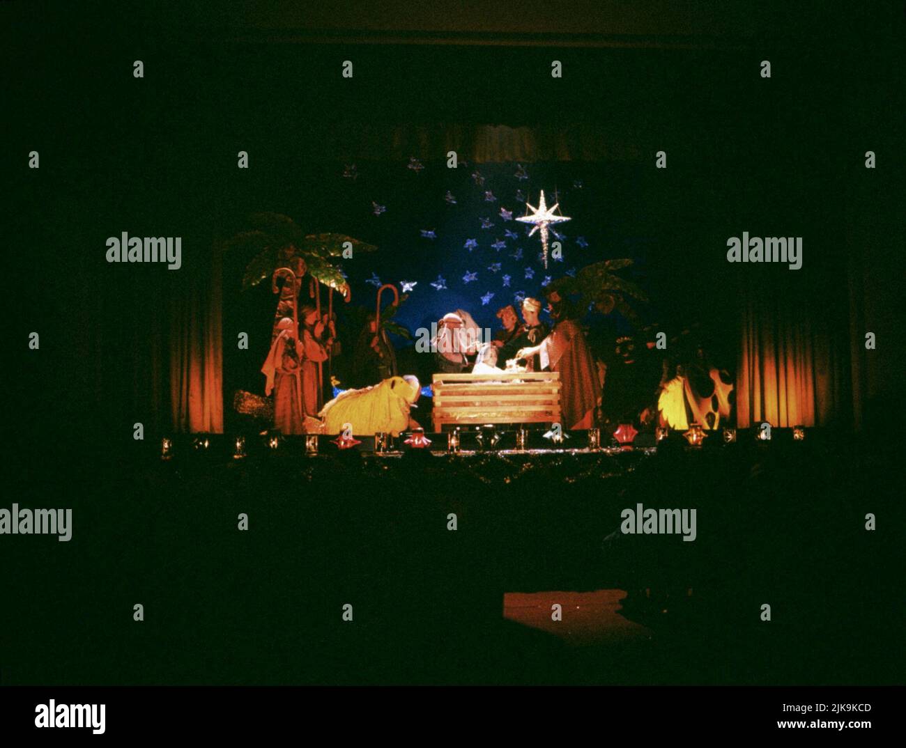 Nativity Play Scene Film: Simon Birch (1998) Director: Mark Steven ...