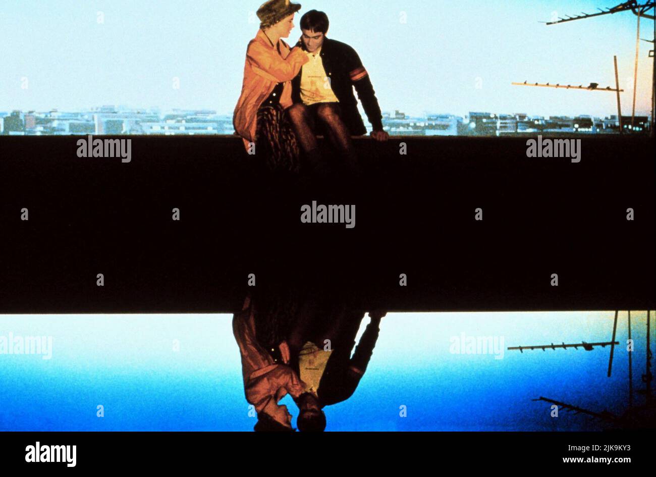 Kate Beckinsale & Stuart Townsend Film Shooting Fish (1997) Characters ...