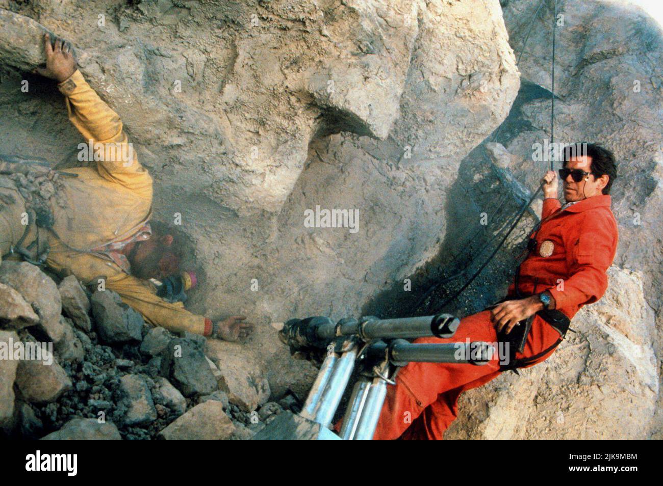 Pierce Brosnan Film: Dante'S Peak (USA 1997) Characters: Harry Dalton Director: Roger Donaldson ...