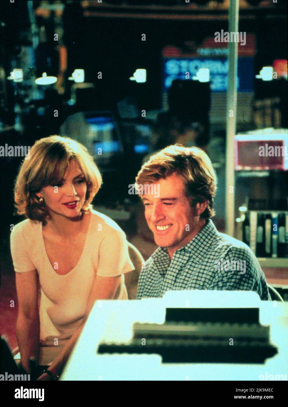 Michelle Pfeiffer & Robert Redford Film Up Close & Personal (1997 ...