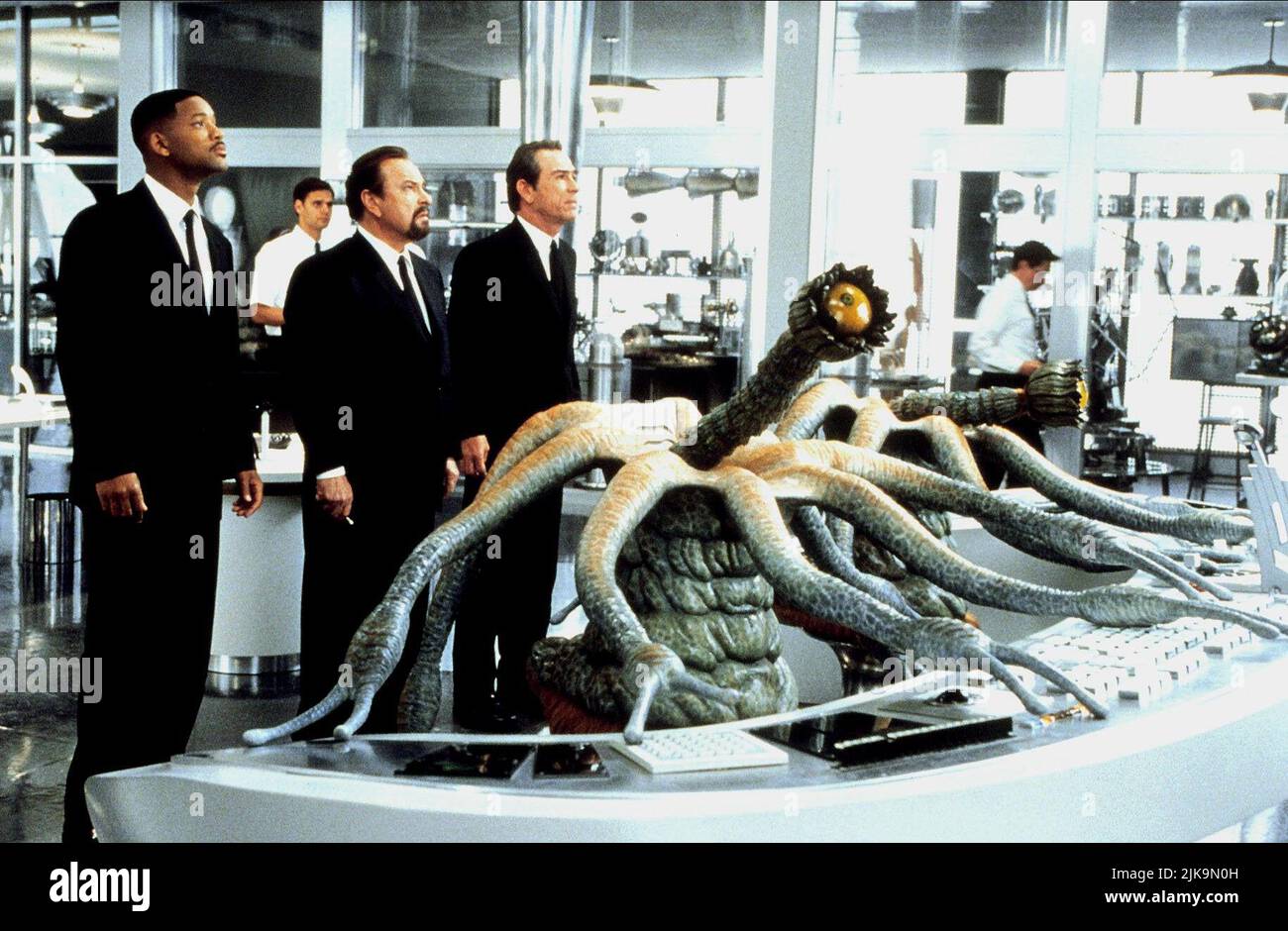 Will Smith, Rip Torn & Tommy Lee Jones Film: Men In Black (USA 1997 ...
