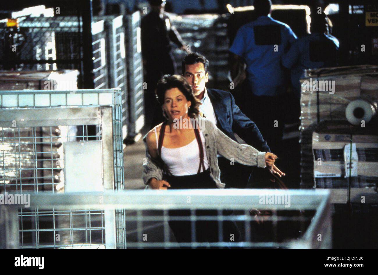 Linda Hamilton & Charlie Sheen Film Shadow Conspiracy (1997) Characters ...