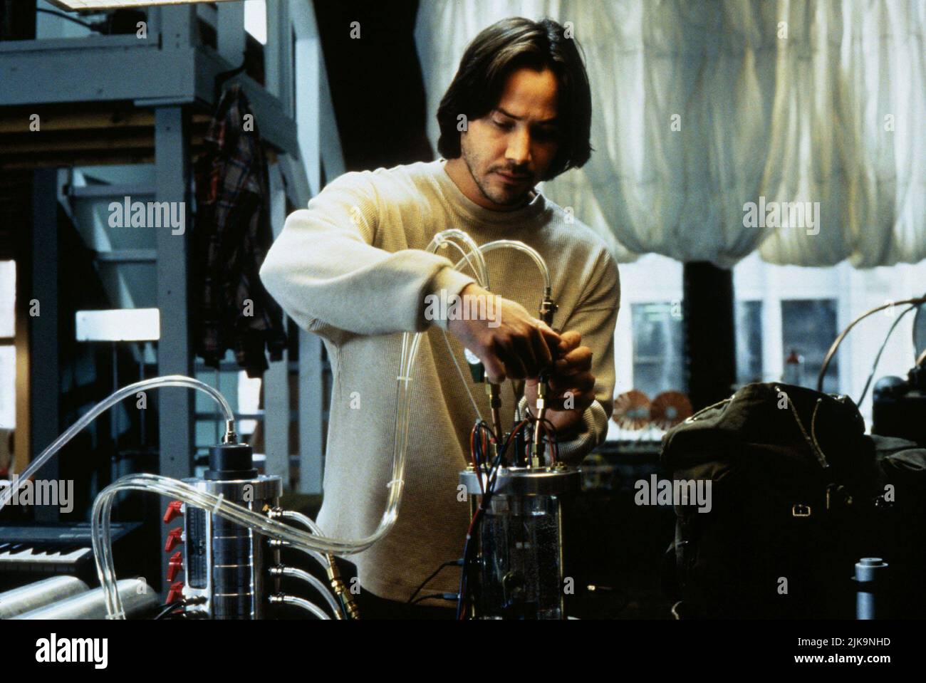 Chain reaction 1996 keanu reeves hi-res stock photography and images ...