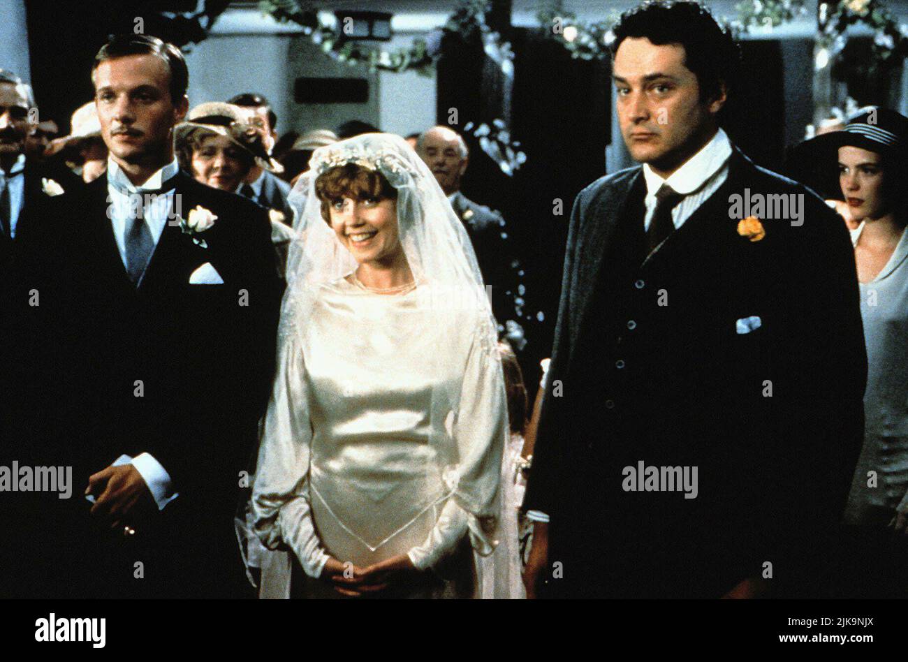 Christopher Bowen, Maria Miles Film: Cold Comfort Farm (1995 ...