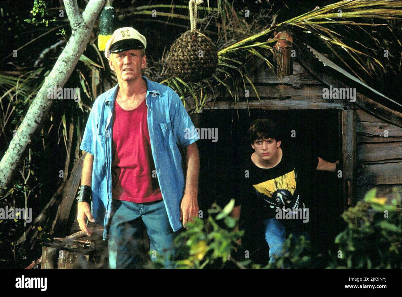 Paul Hogan & Elijah Wood Film: Flipper (USA 1996) Characters: Porter ...