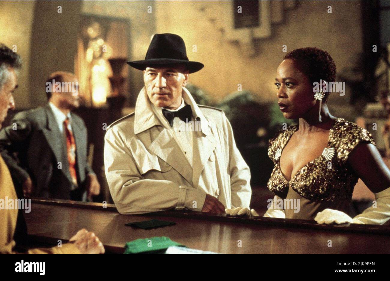 First contact 1996 alfre woodard hi-res stock photography and images - Alamy