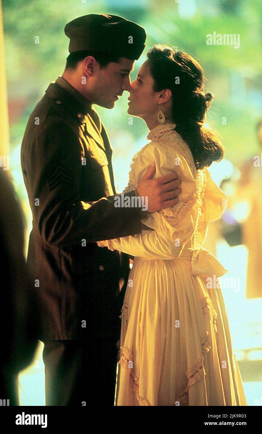 Keanu Reeves & Aitana Sanchez-Gijon Film A Walk In The Clouds (1995 ...