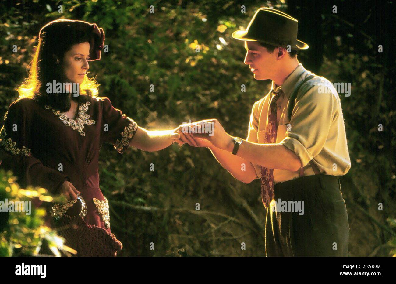 Aitana Sanchez-Gijon & Keanu Reeves Film A Walk In The Clouds (1995 ...