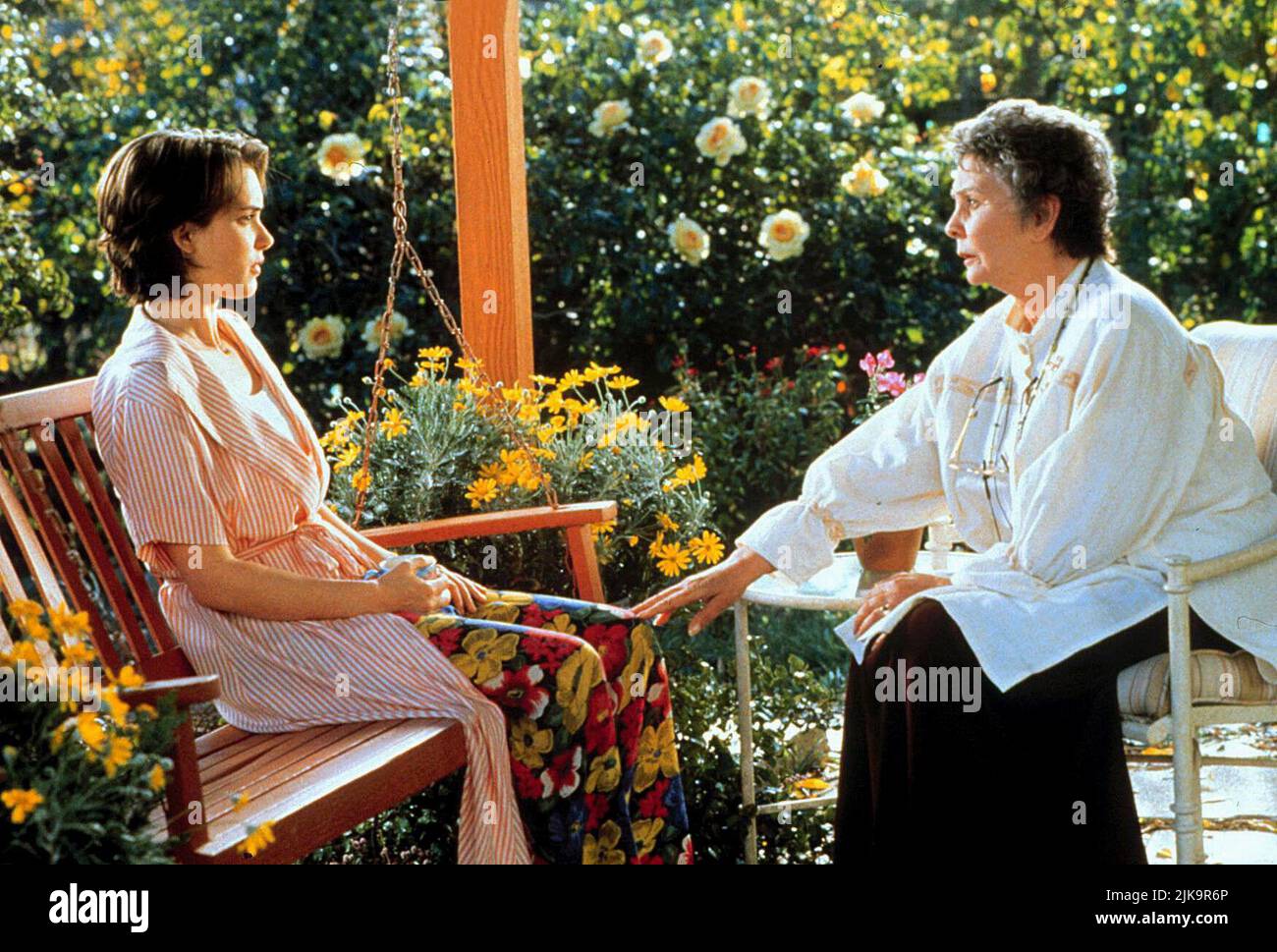 Winona Ryder & Jean Simmons Film How To Make An American Quilt (1995 ...