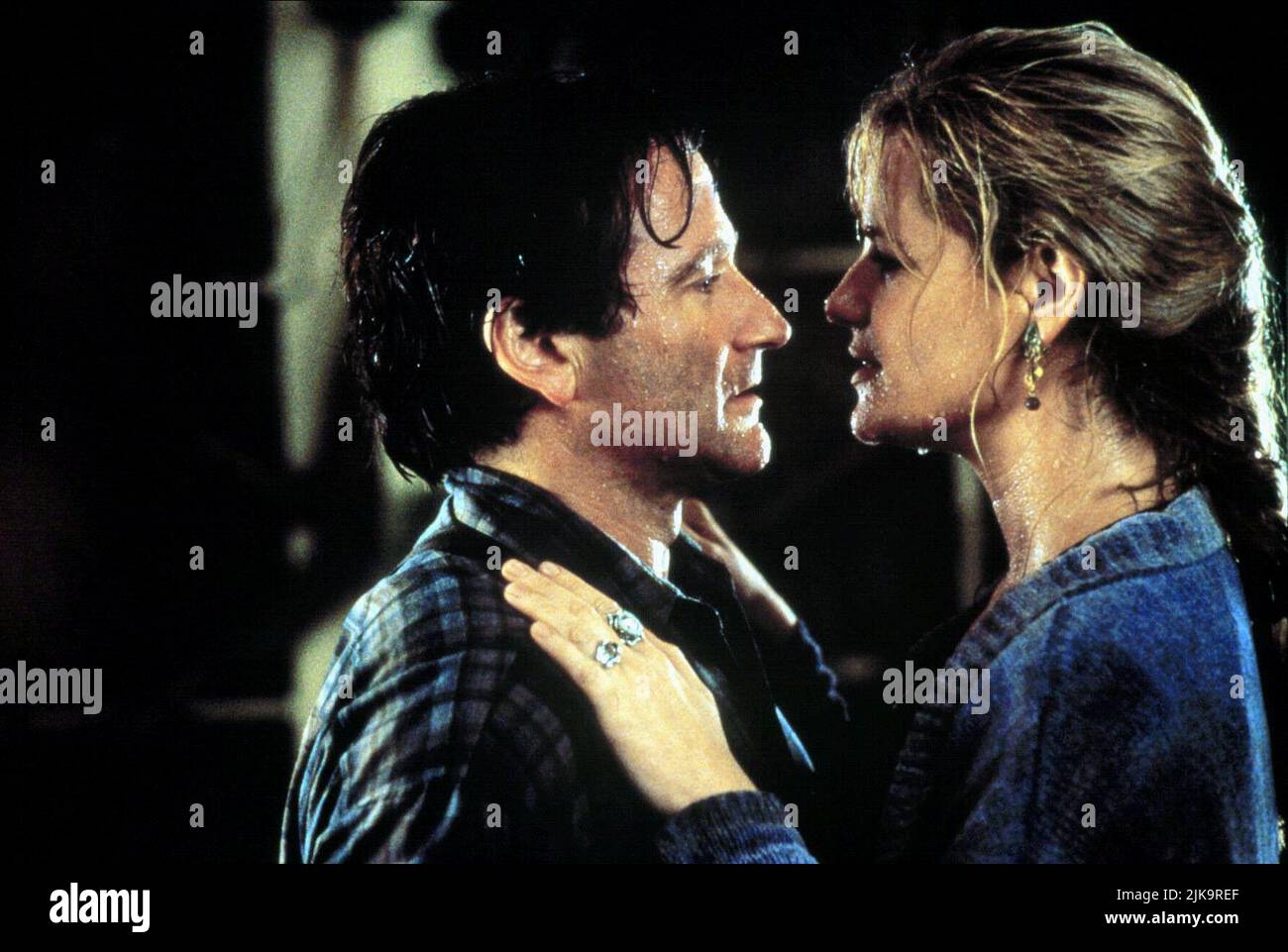 Robin Williams & Bonnie Hunt Film: Jumanji (USA 1995) Characters: Alan ...