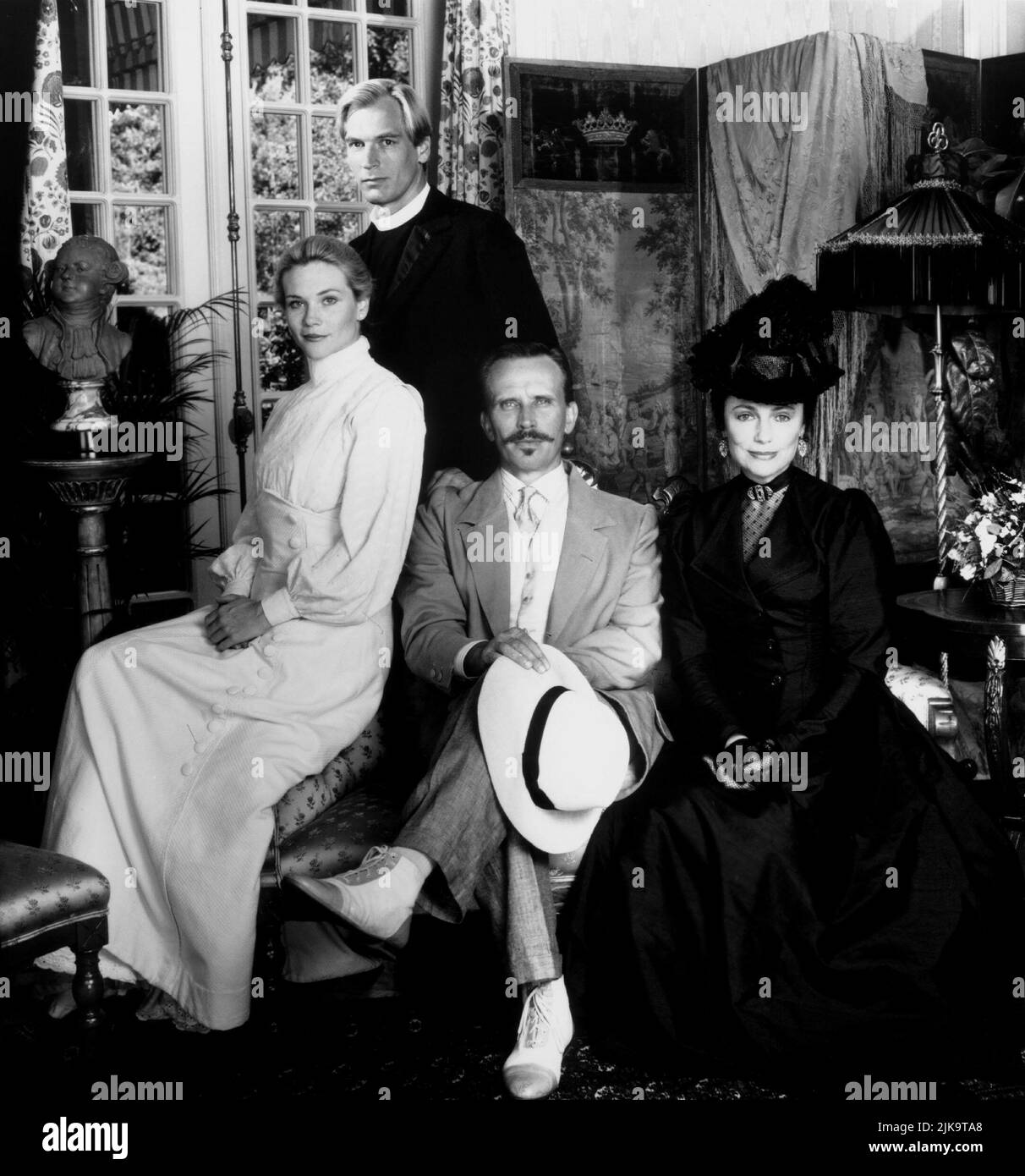 Jacqueline bisset bisset hi-res stock photography and images - Alamy