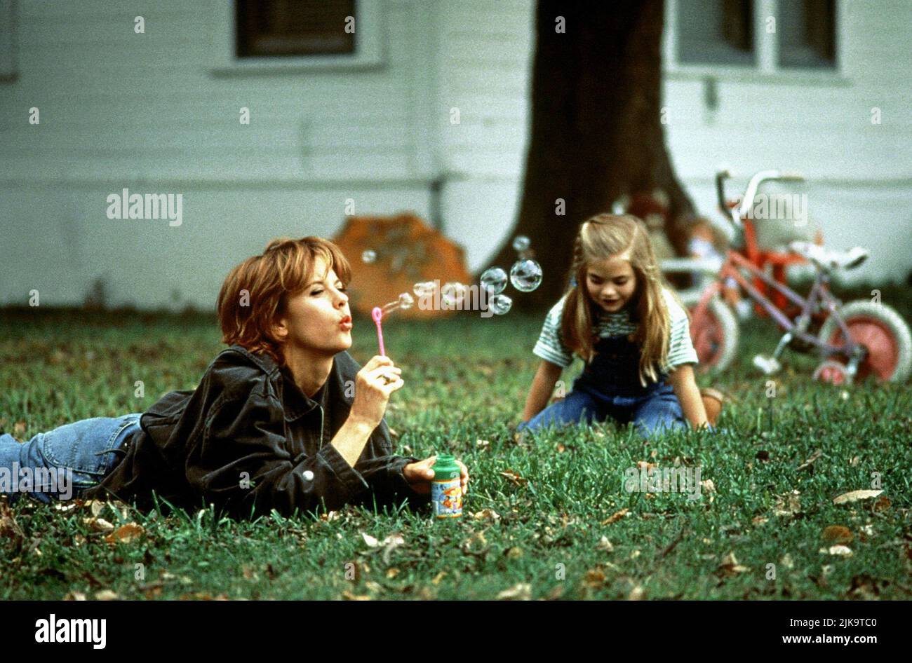 Meg Ryan, Christina Stojanovich Film: Courage Under Fire (1997 ...
