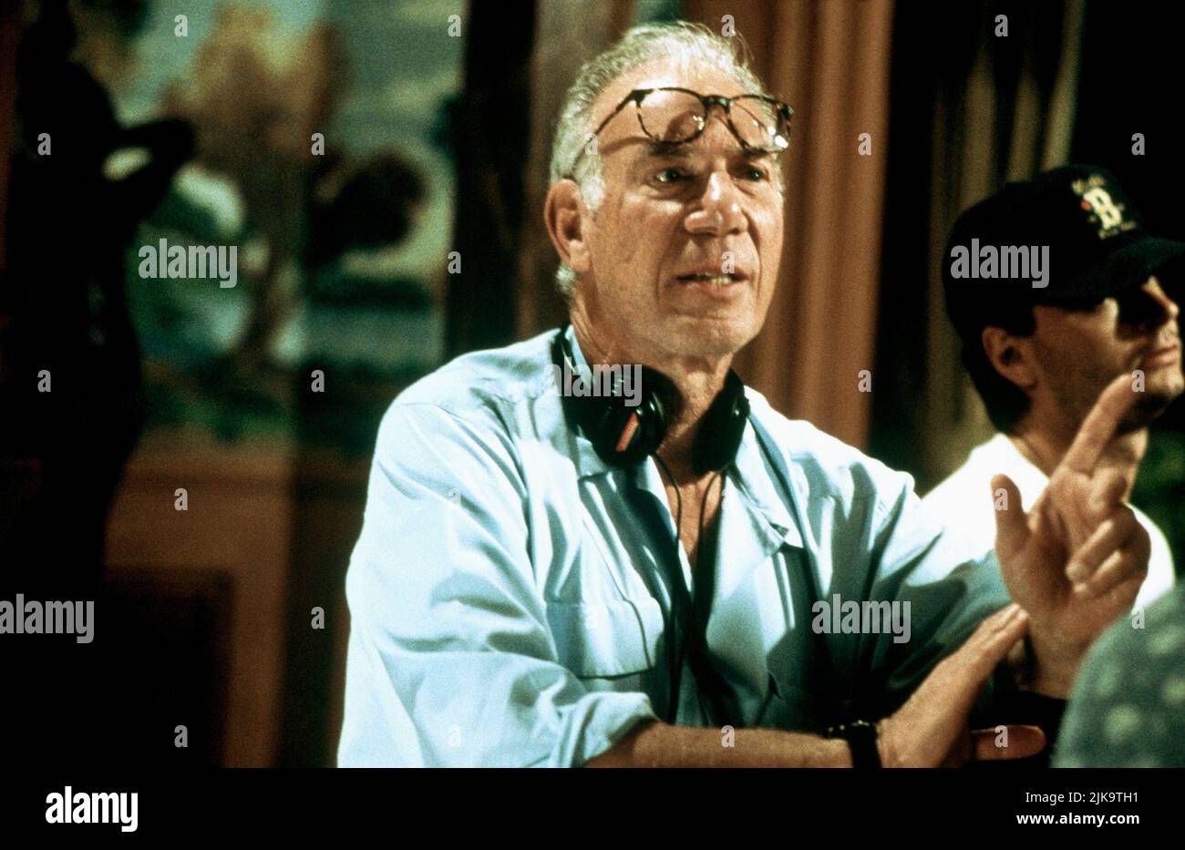 Bob Rafelson Television: Poodle Springs (1995) 25 July 1998 **WARNING ...