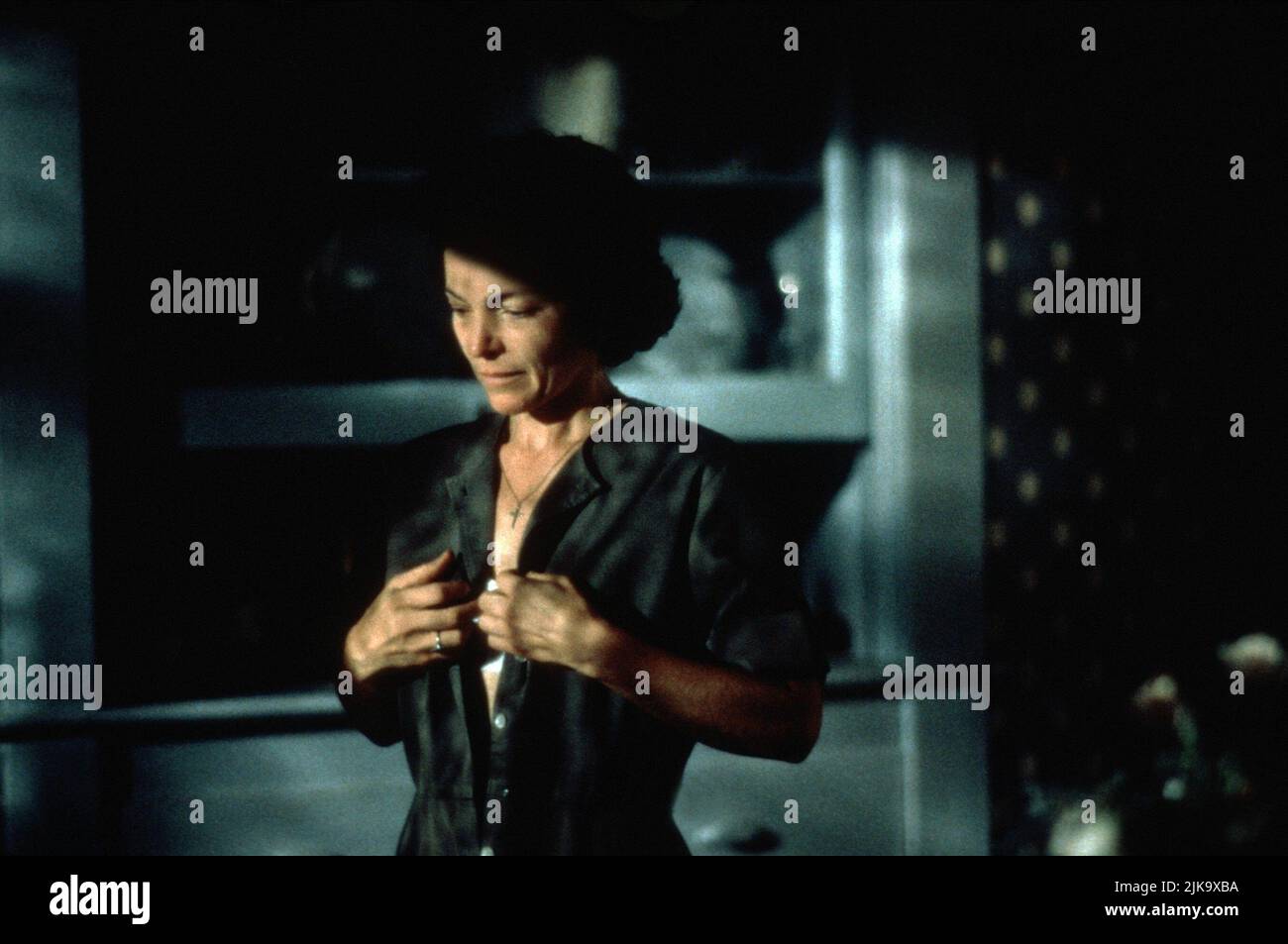 Amy irving carried away 1996 hi-res stock photography and images - Alamy