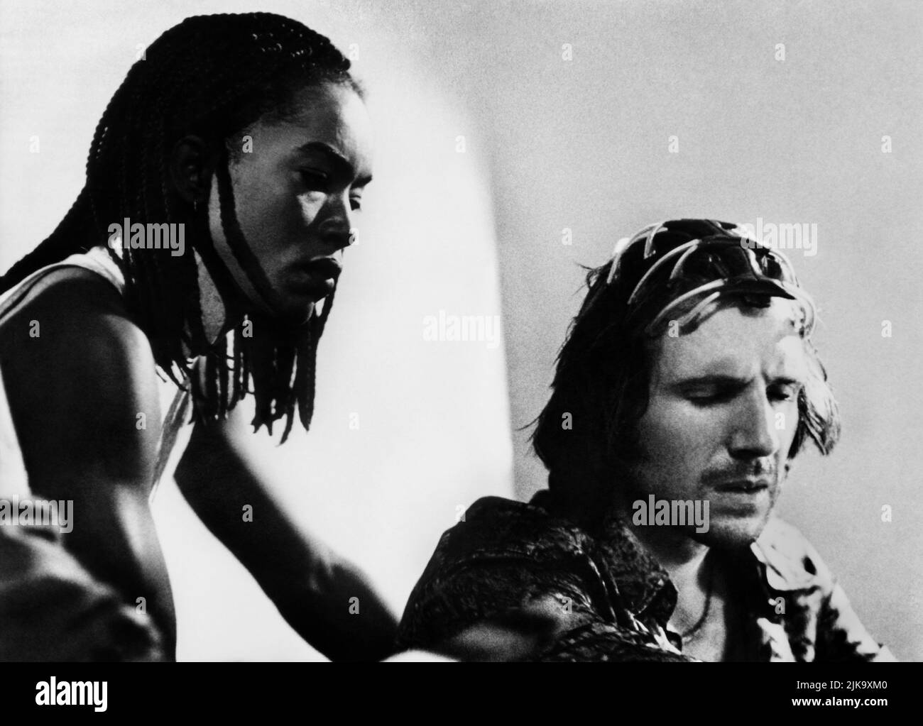 Angela Bassett & Ralph Fiennes Film Strange Days (USA 1995) Characters ...