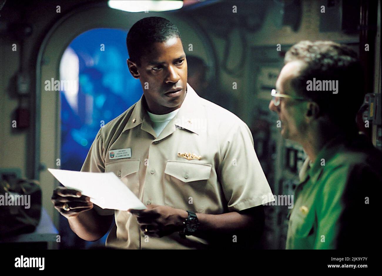 Denzel Washington & Matt Craven Film: Crimson Tide (USA 1995) Characters: Lt. Commander Ron ...