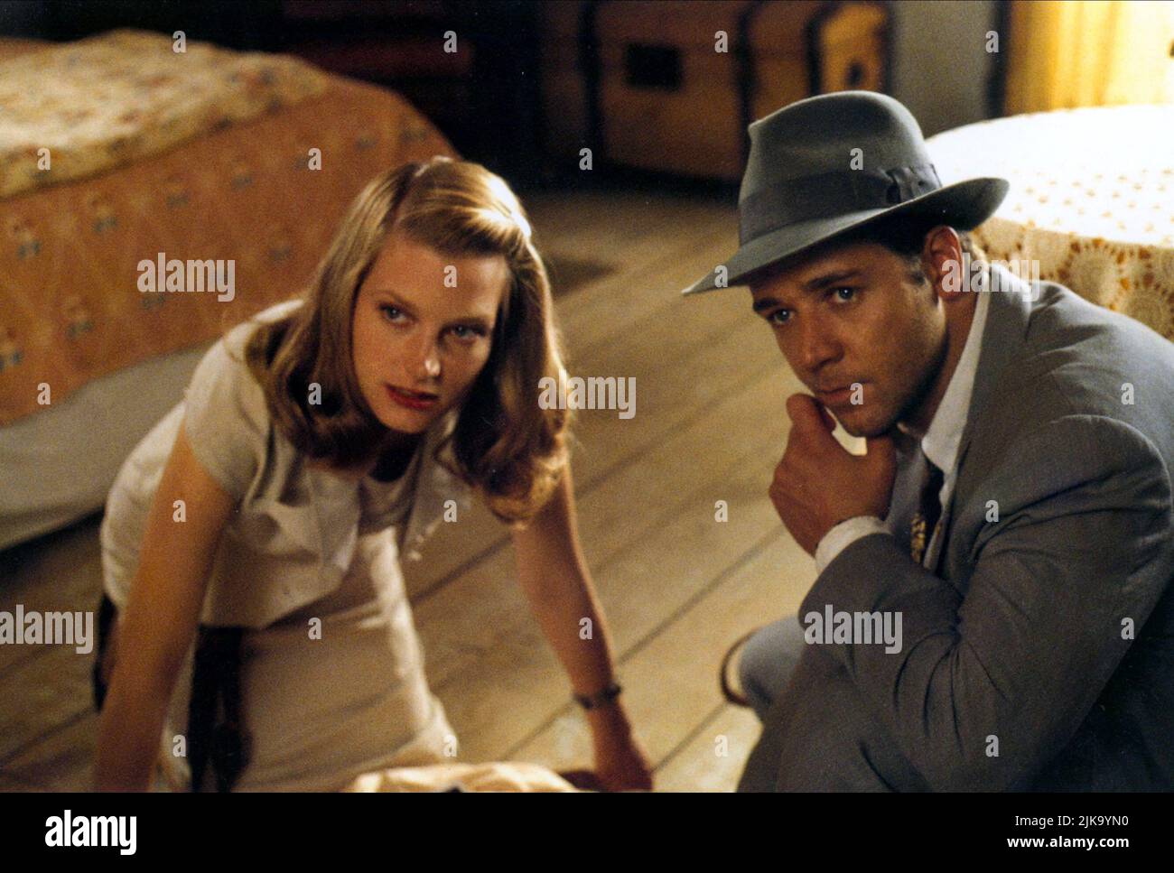 Bridget Fonda & Russell Crowe Film: Rough Magic (USA/UK/FR 1995) Characters: Myra, Alex Ross ...
