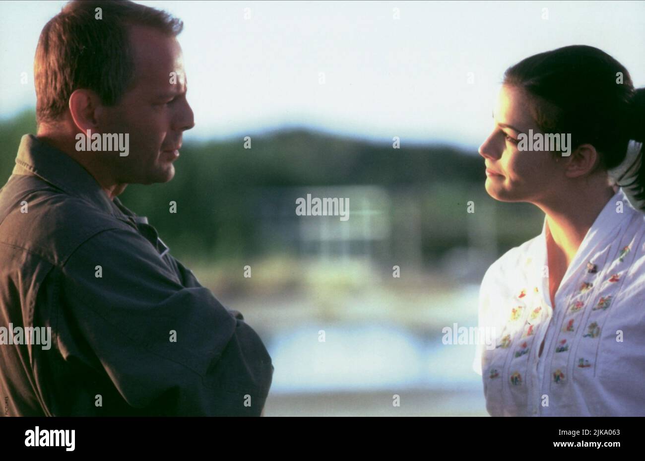 Liv tyler bruce willis armageddon hi-res stock photography and images ...
