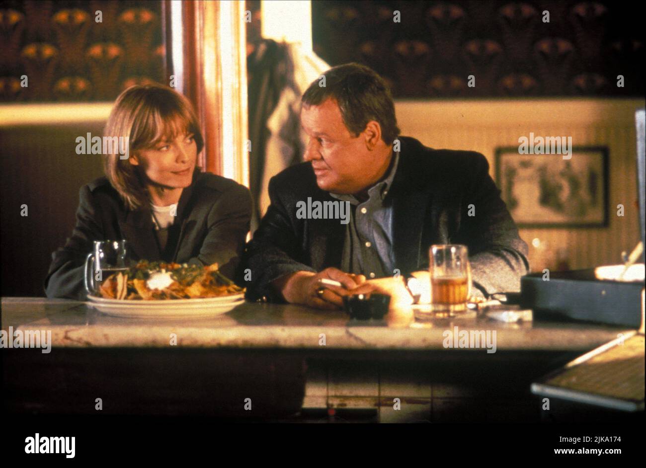 Michelle Pfeiffer & George Dzundza Film Dangerous Minds (USA 1995 ...