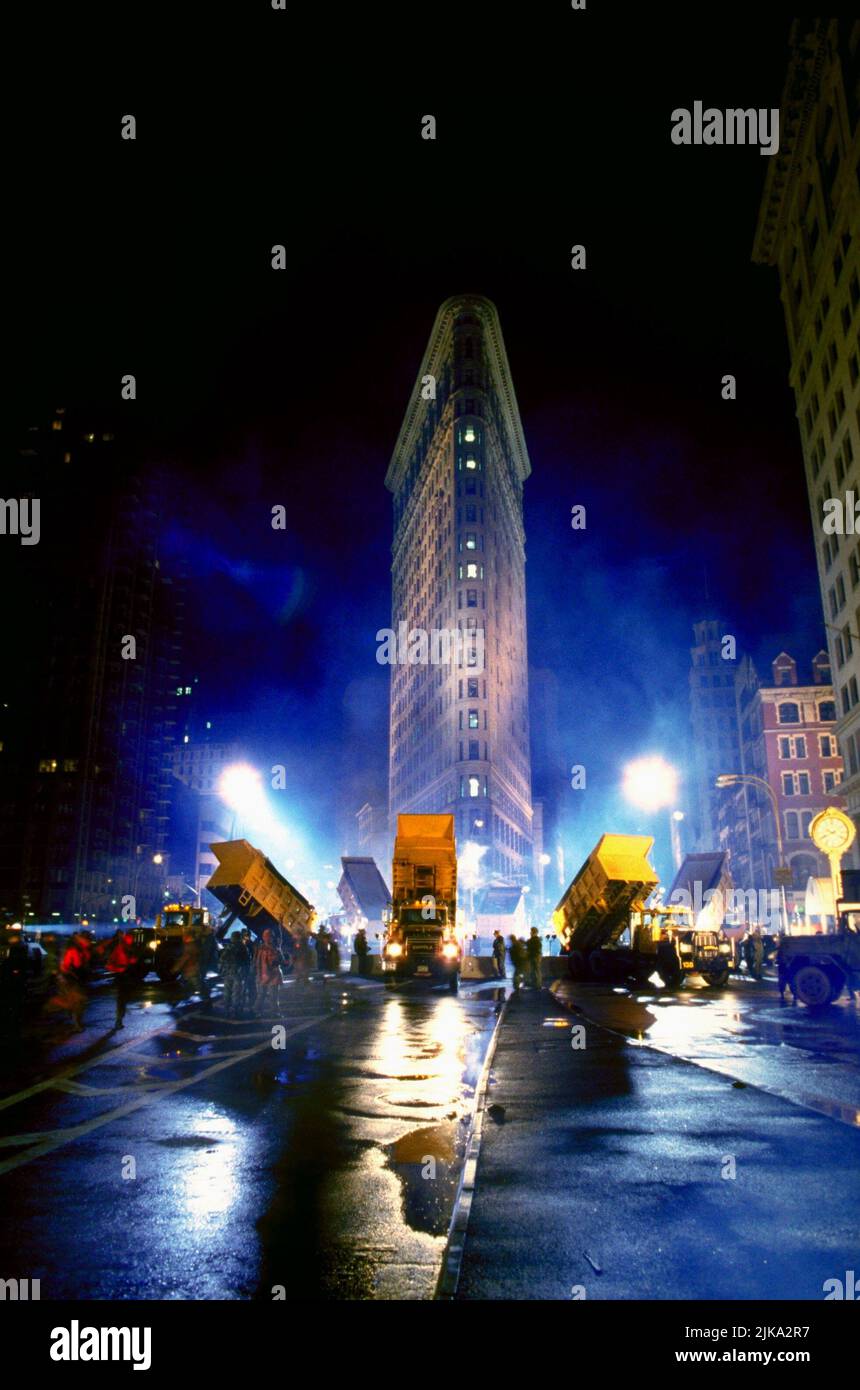 Godzilla general scene 1998 hi-res stock photography and images - Alamy