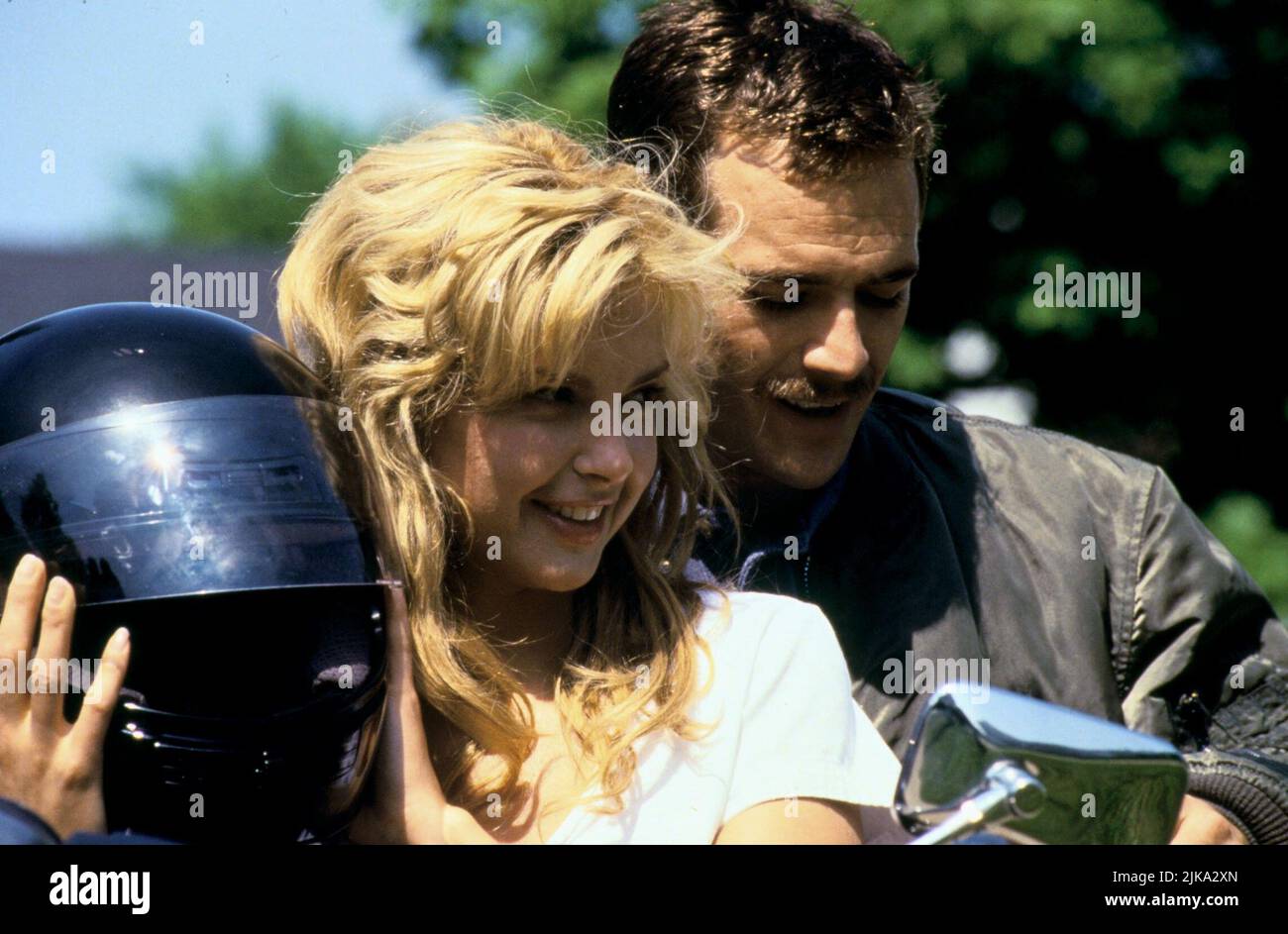 Ashley Judd & Luke Perry Film Normal Life (USA 1996) Characters: Pam ...