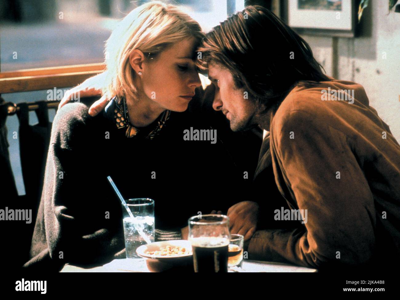 Gwyneth Paltrow & Viggo Mortensen Film A Perfect Murder (1998 ...