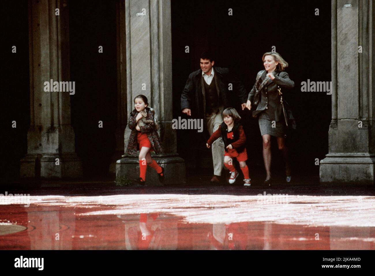 Mae Whitman, George Clooney, Alex D. Linz & Michelle Pfeiffer Film: One ...