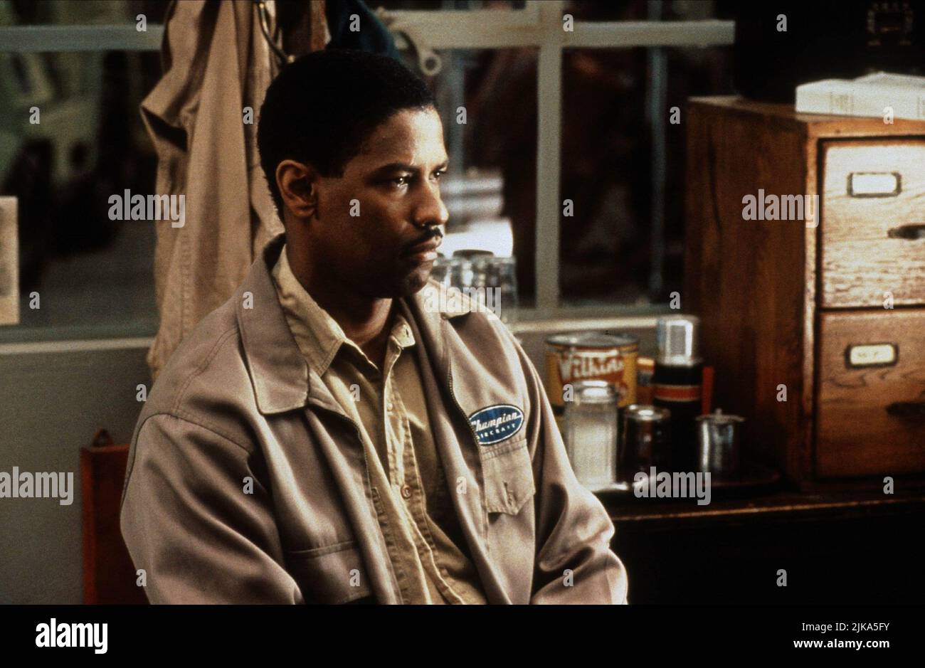 Denzel Washington Film Devil In A Blue Dress (1995) Characters: Ezekiel ...