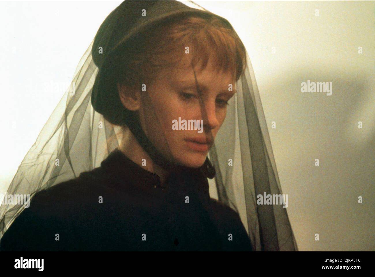 Julia Roberts Film: Mary Reilly (1996) Characters: Mary Reilly Director ...