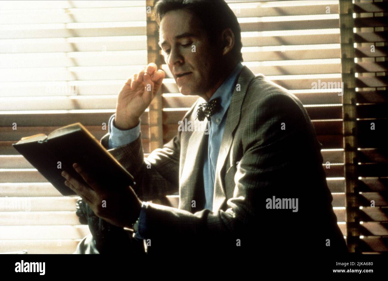 Kevin Kline Film In & Out (USA 1997) Characters: Howard Brackett ...