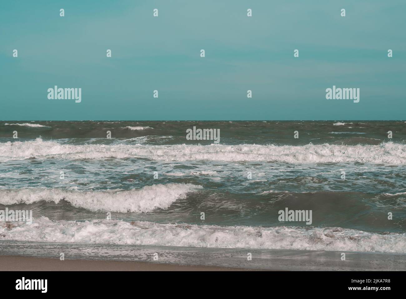 Ocean storm waves dramatically crashing splashing. Sky horizon line ...