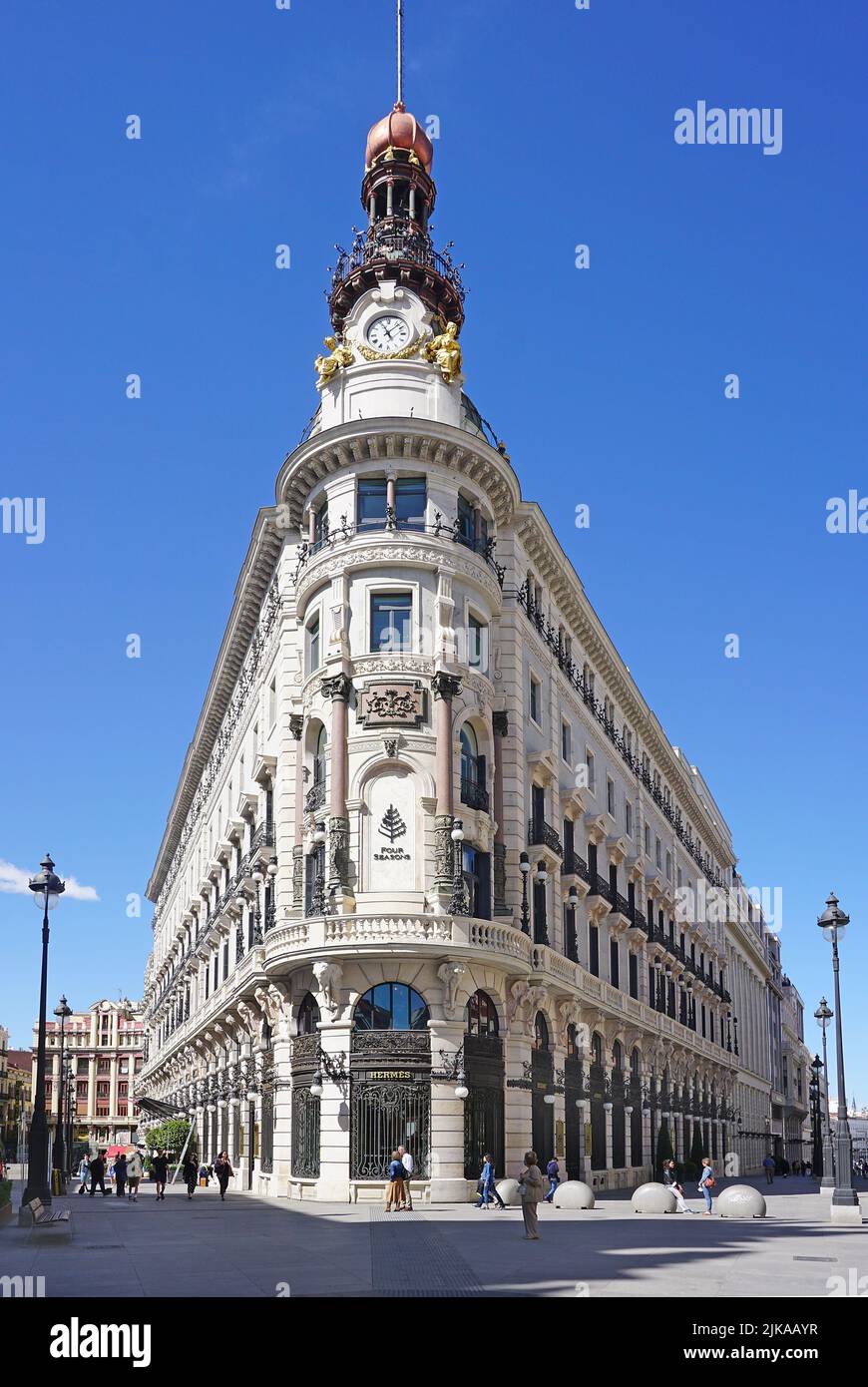 The Metropolis Building aka Edificio Metrópolis in Madrid Spain Stock ...