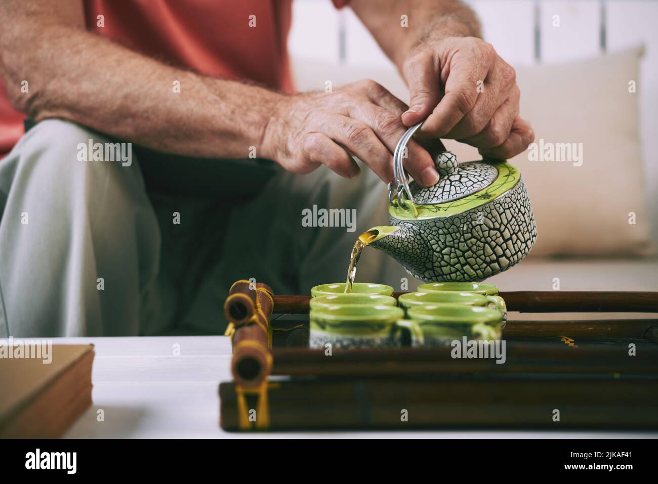 Elderly pouring tea cups hi-res stock photography and images - Alamy