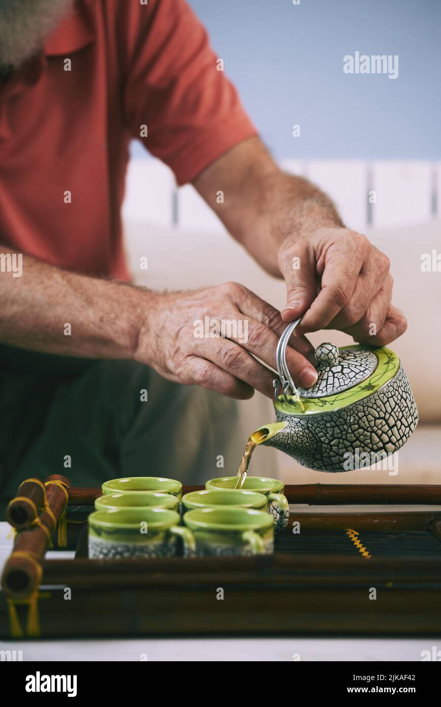 Elderly pouring tea cups hi-res stock photography and images - Alamy