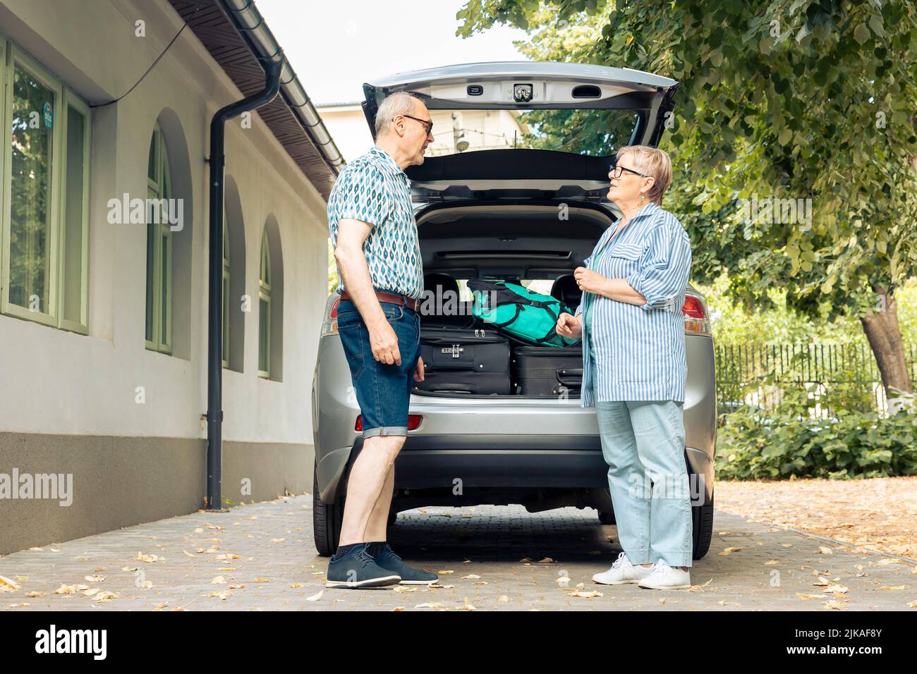 Elderly loading car trunk hi-res stock photography and images - Alamy