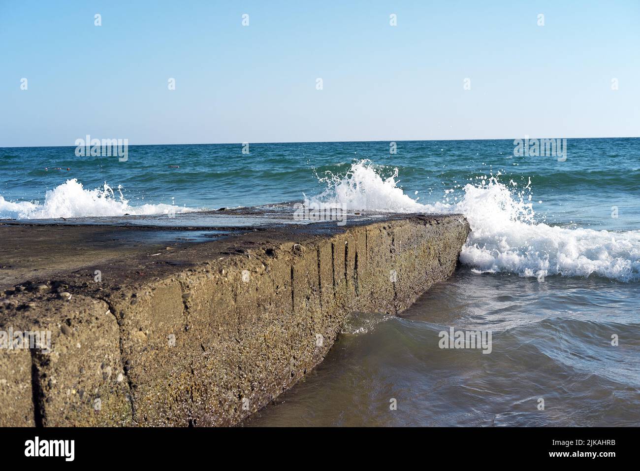 Concrete block in sea hi-res stock photography and images - Alamy