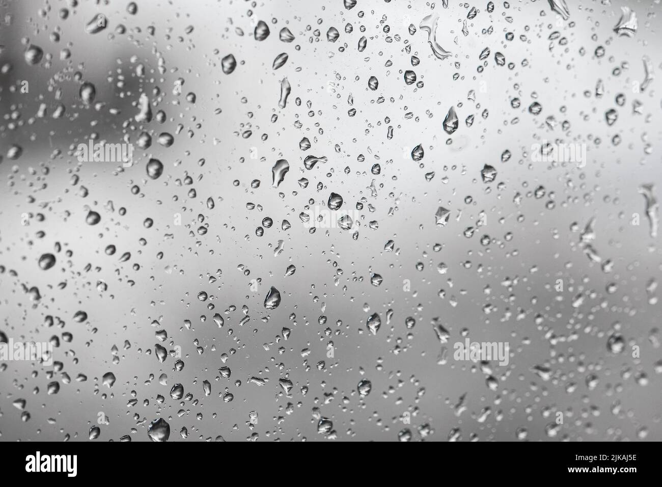 Rain on a window hi-res stock photography and images - Alamy