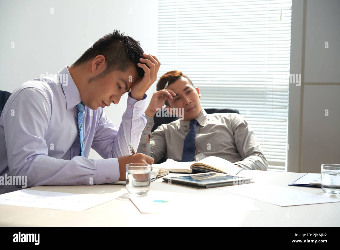 Difficult business people hi-res stock photography and images - Alamy