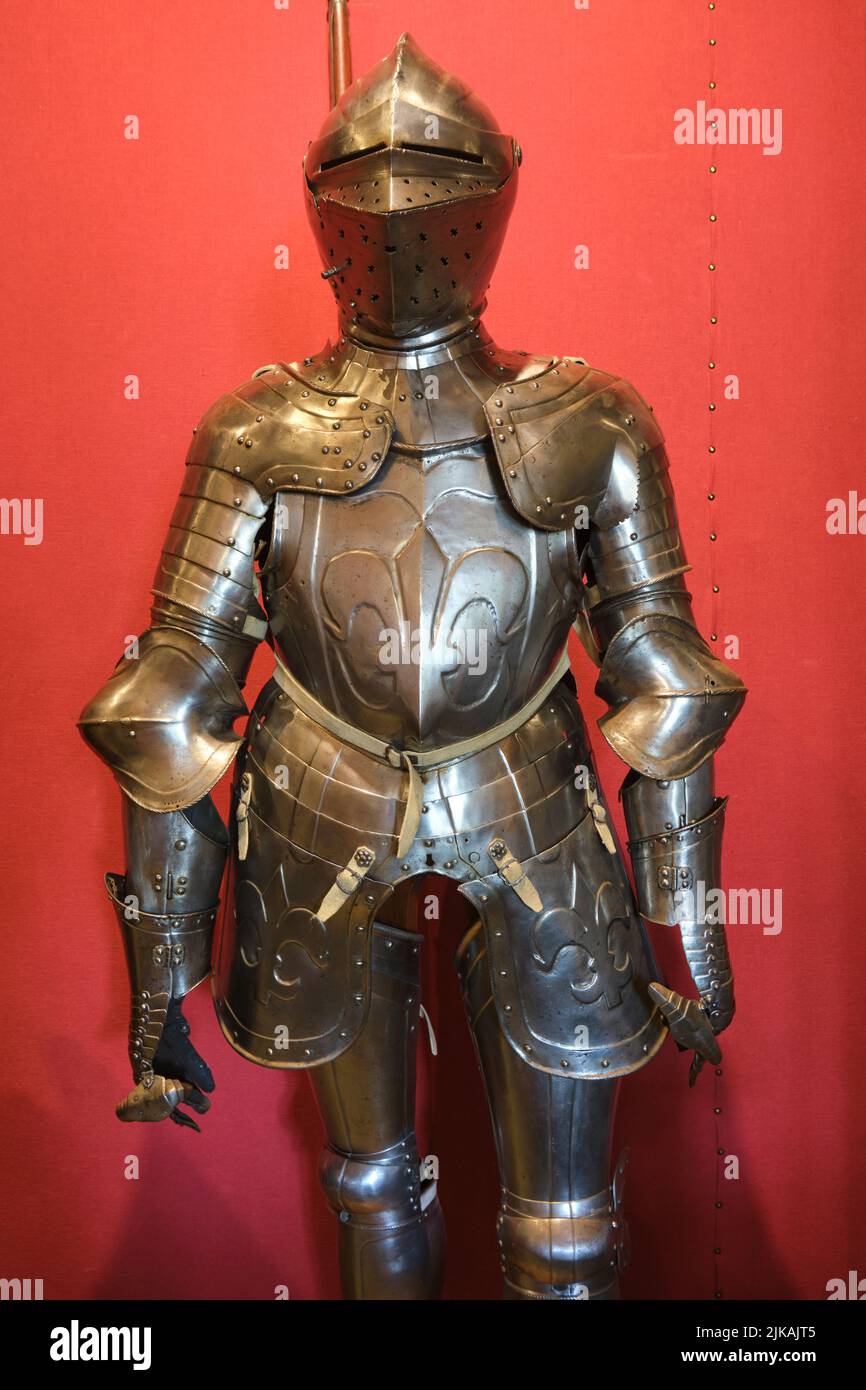 Medieval knight armour britain hi-res stock photography and images - Alamy