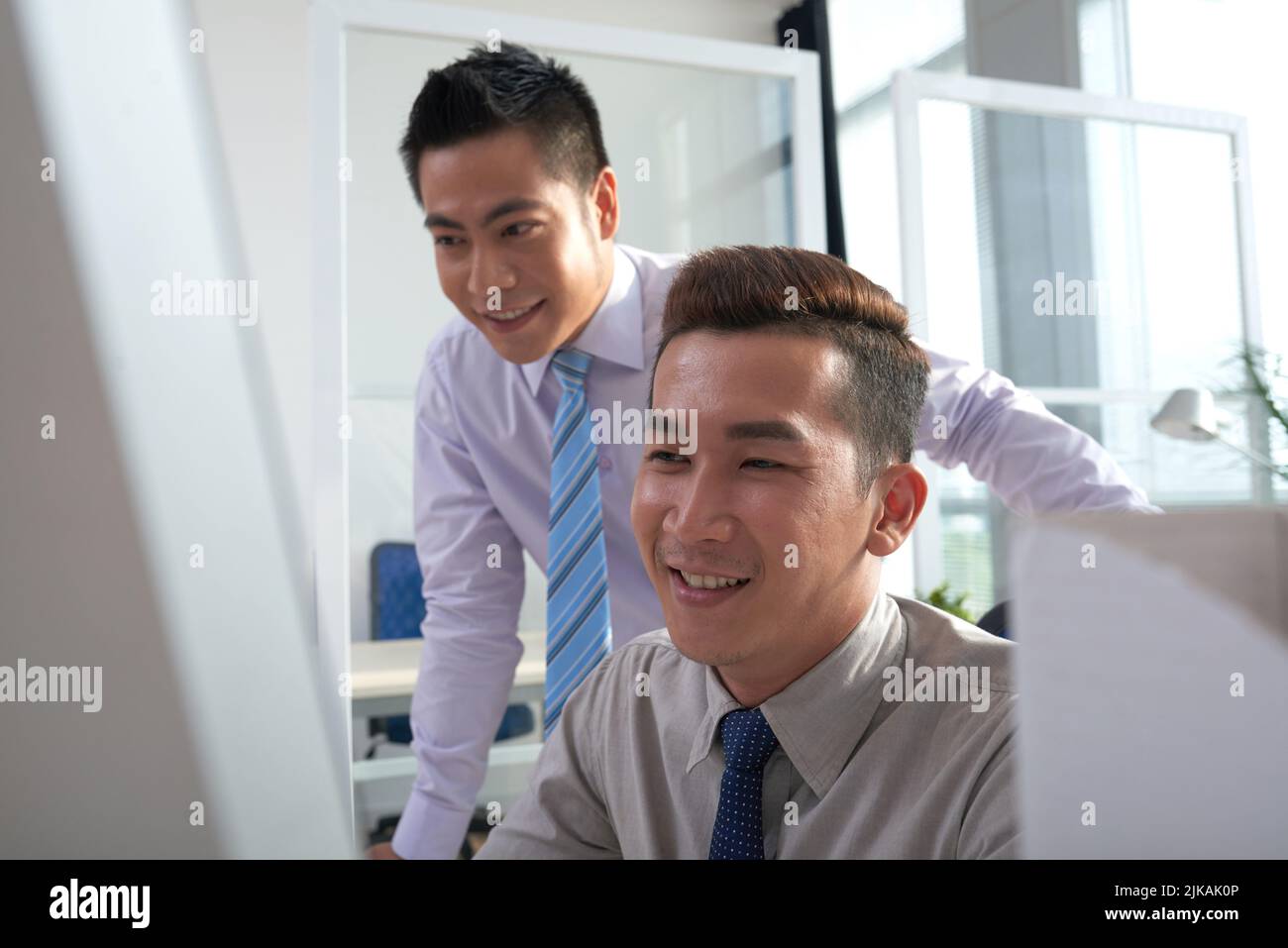 Businessman helping colleague hi-res stock photography and images - Alamy