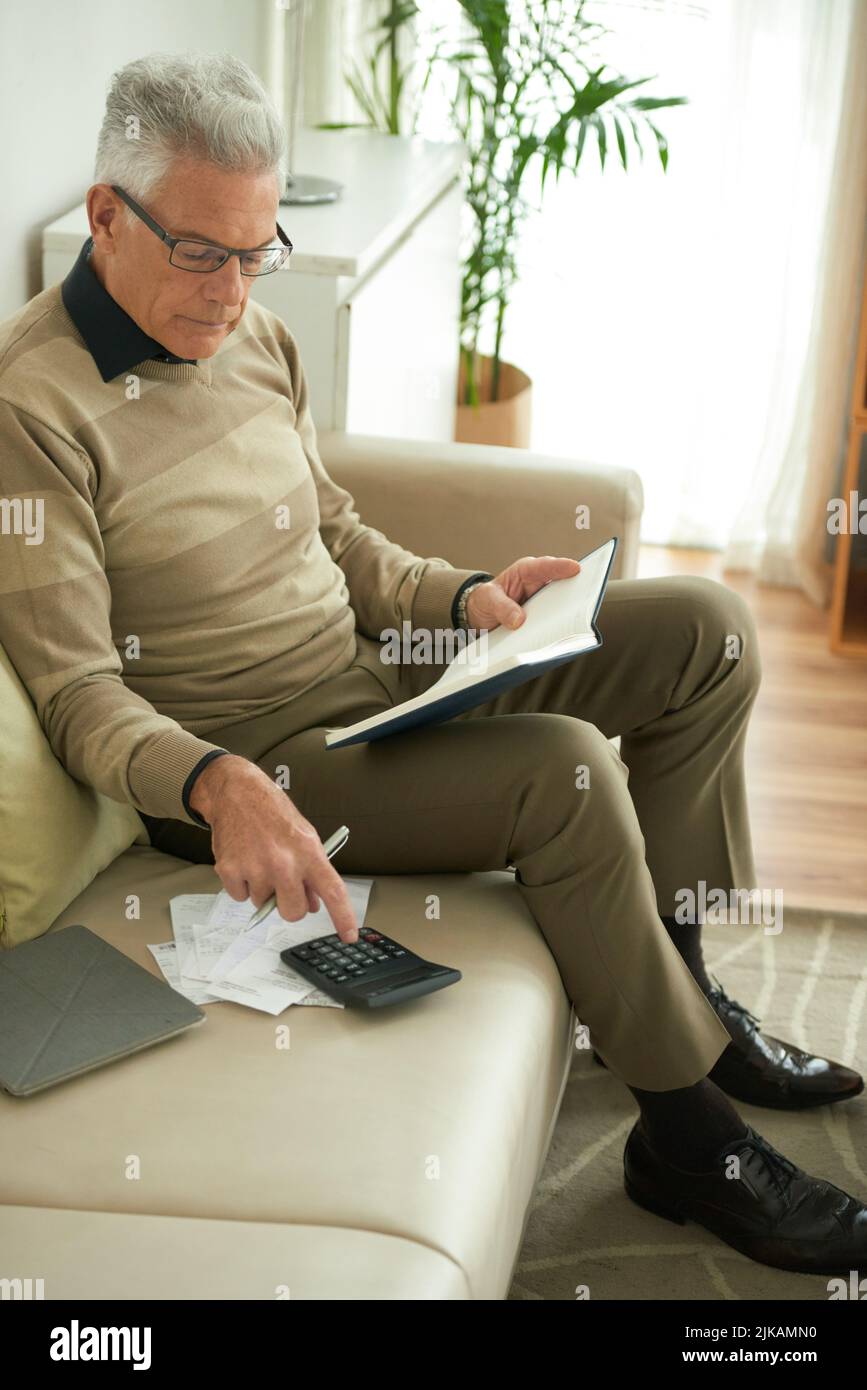 Senior man calculating his income and expences Stock Photo - Alamy