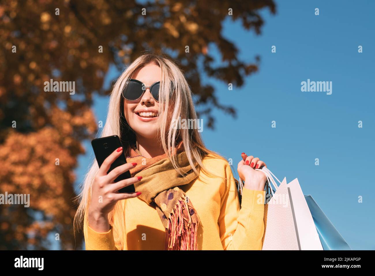 Modern woman hi-res stock photography and images - Alamy