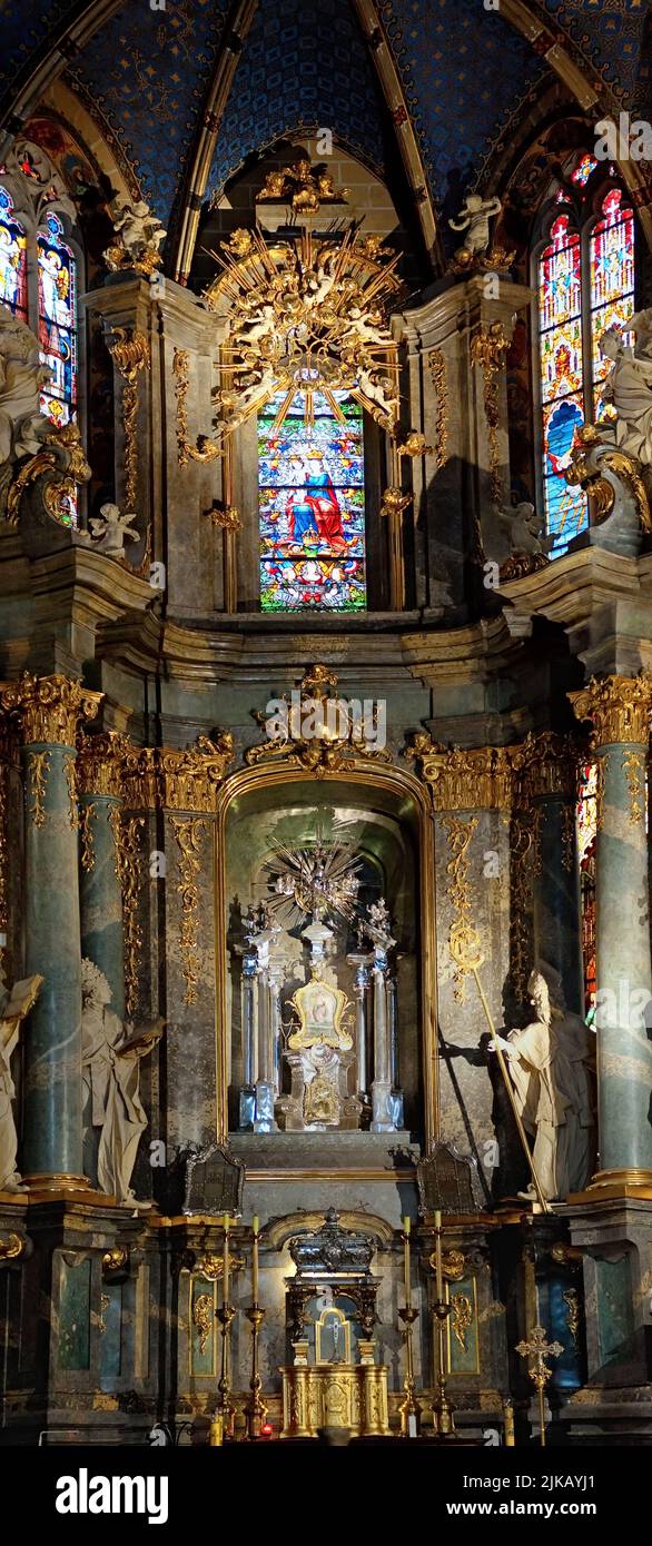 Altar of The Archcathedral Basilica of the Assumption of the Blessed ...