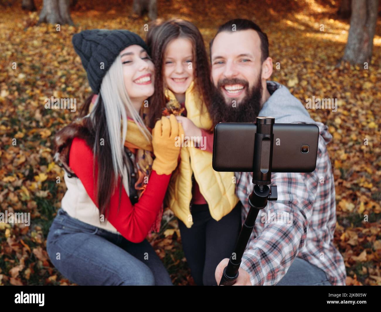 fall outdoor leisure parents selfie daughter Stock Photo - Alamy