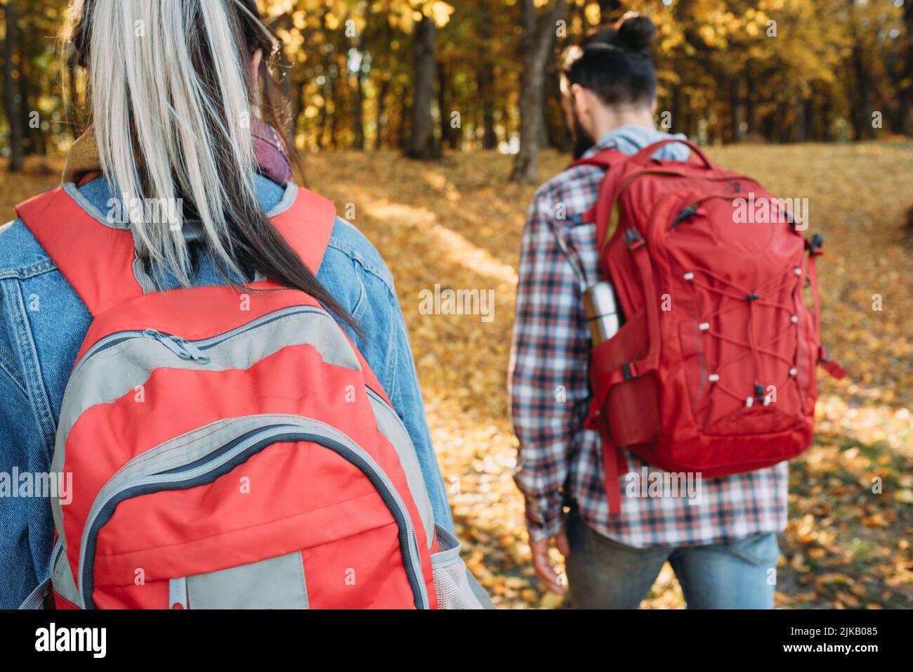 fall journey couple backpacks autumn nature park Stock Photo - Alamy