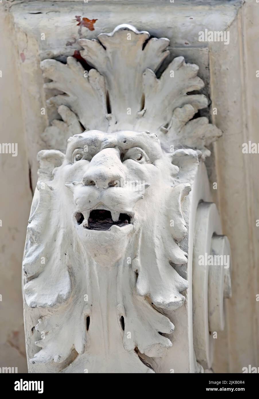 Architectural detail lion head on hi-res stock photography and images ...