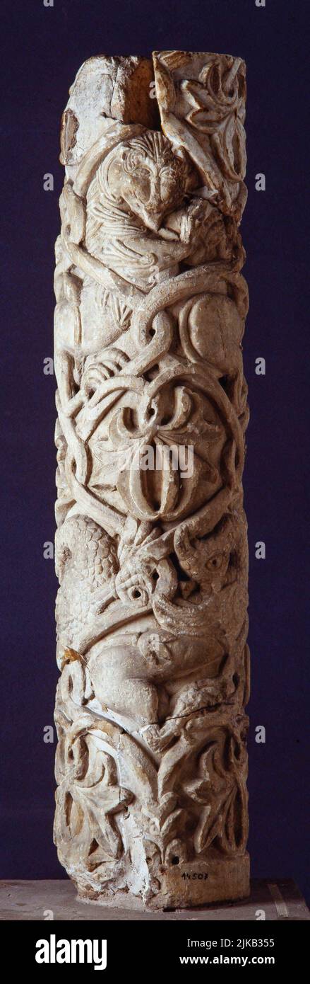 Fuste de columna, segundo tercio del siglo XII, mármol, procedente del ...