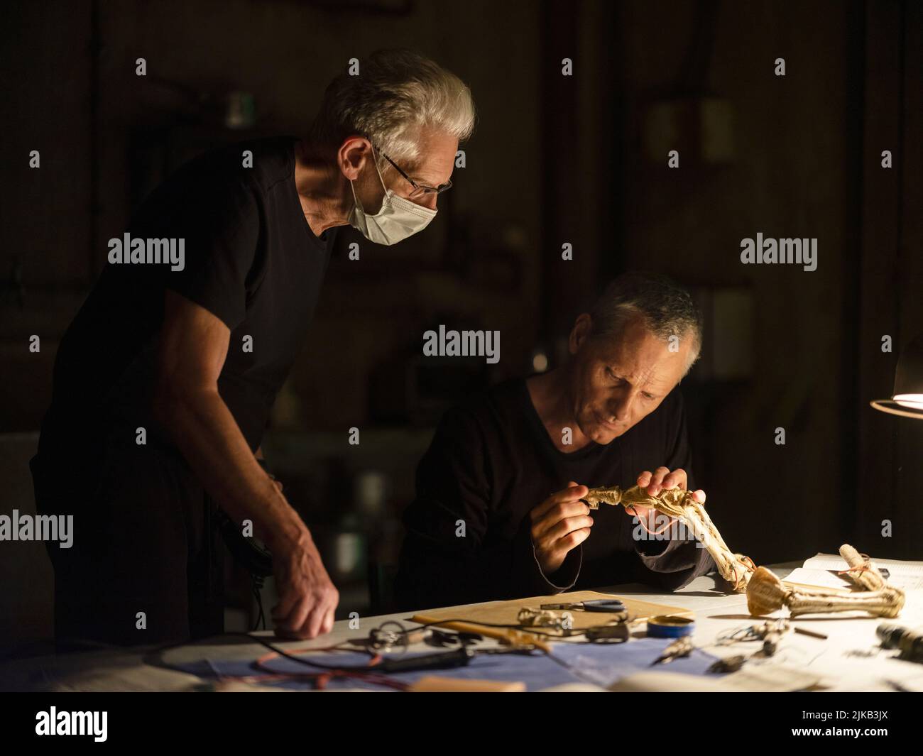 DAVID CRONENBERG and VIGGO MORTENSEN in CRIMES OF THE FUTURE (2022 ...