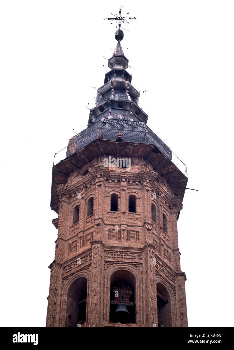 DETALLE SUPERIOR DE LA TORRE MUDEJAR DE LA COLEGIATA DE SANTA MARIA DE ...