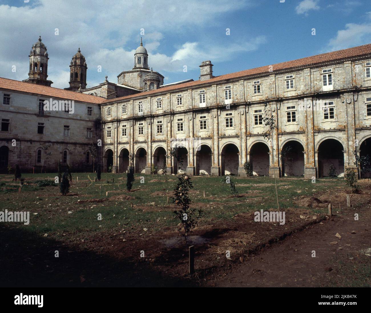 CLAUSTRO MONACAL. Location: MONASTERIO DE SOBRADO DE LOS MONJES ...